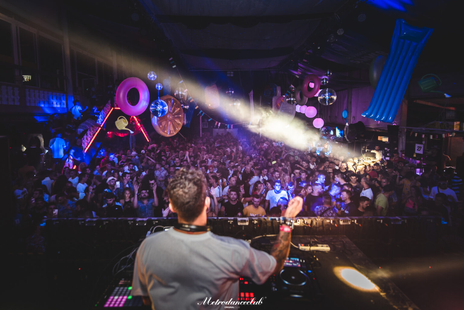 Vuelve la fiesta más grande del verano de Metro Dance Club - Vicious ...