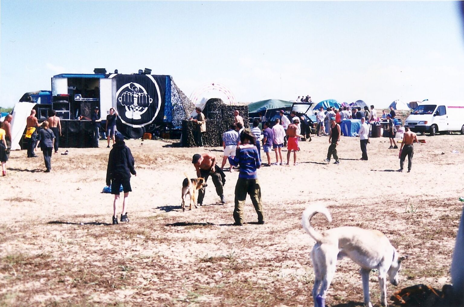 El mítico colectivo rave Spiral Tribe tendrá su propia exposición ...