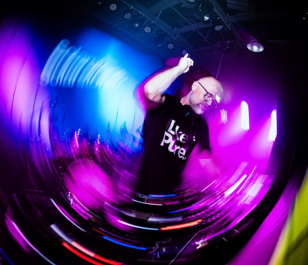 Solarstone presenta su nuevo single, 'Thinking Of You'