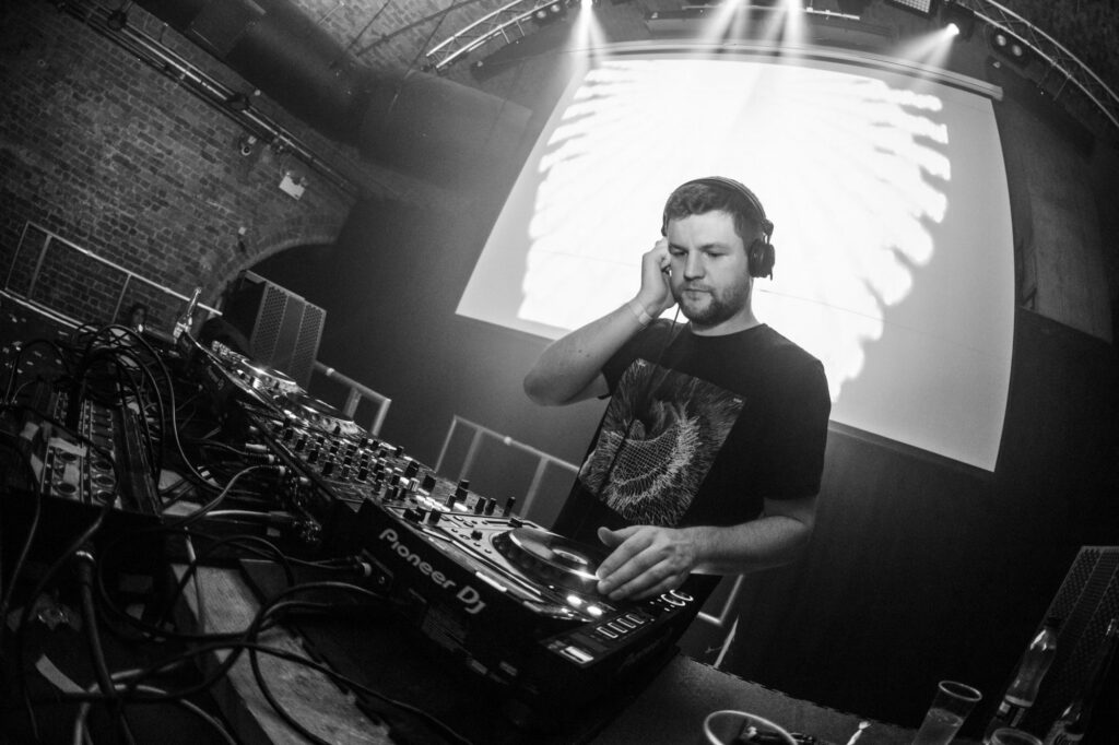 Grum remezcla el clásico 'Godspeed' de BT