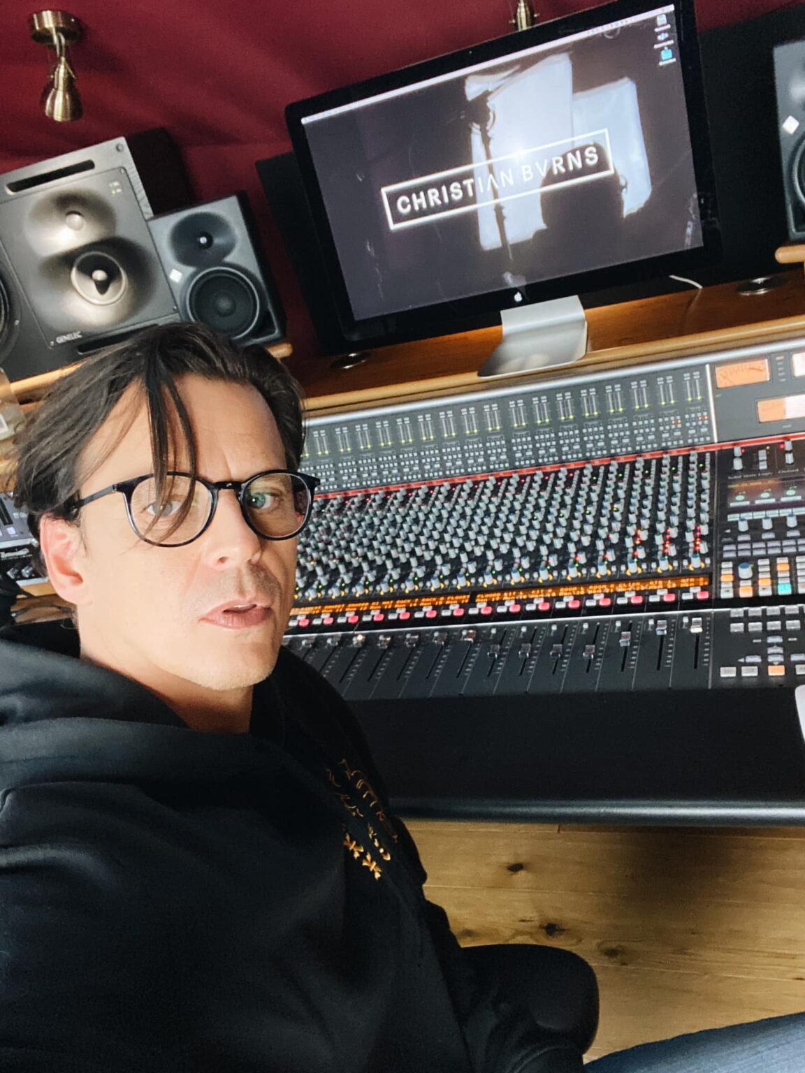 Christian Burns y Pretty Pink se unen en 'Fall To You'